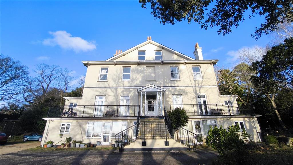 Flat 7, Highfield House, Courtenay Road, POOLE, Dorset, BH14 0HE