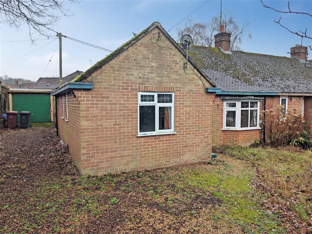 71, Hammer Hill, HASLEMERE, Surrey, GU27 3QZ