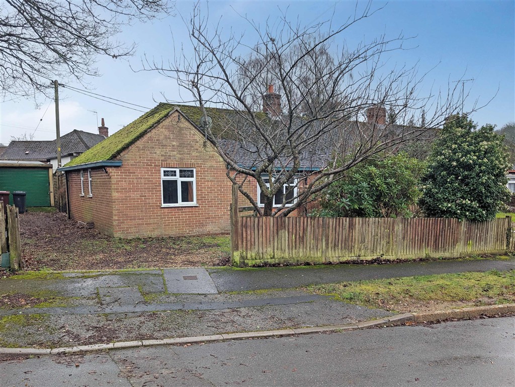 71, Hammer Hill, HASLEMERE, Surrey, GU27 3QZ